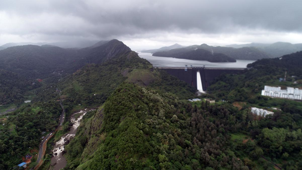 Three shutters of Idukki’s Cheruthoni dam opened - The Hindu