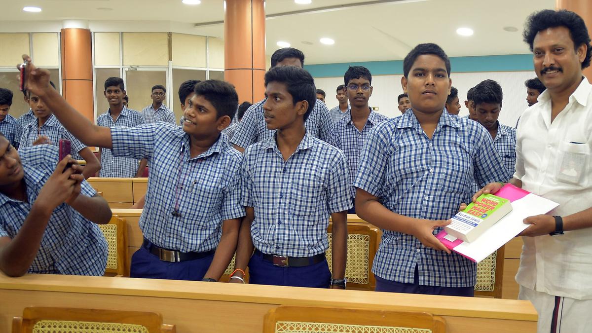 Government school students to fly abroad for having excelled in quiz ...
