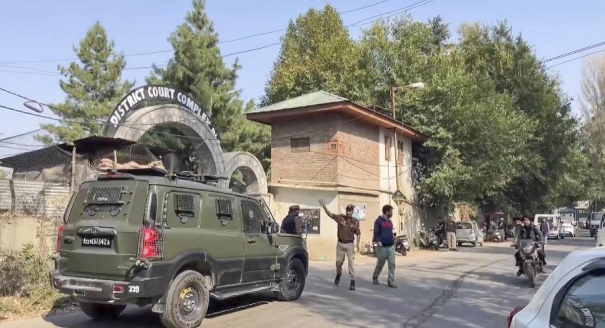 Army porter killed, 4 soldiers injured in terror attack in J&K’s Baramulla - The Hindu