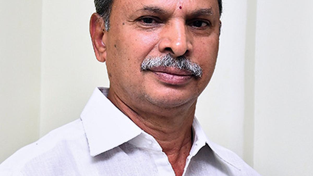 Congress leader Tulasi Reddy flays TDP, YSRCP over special status - The ...