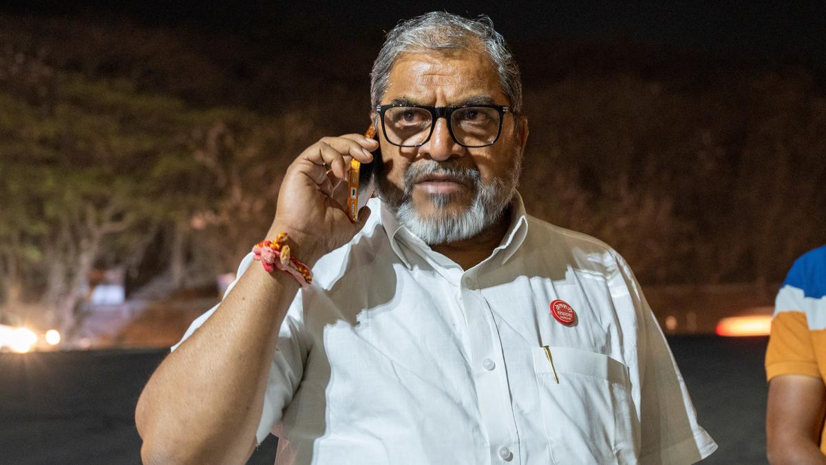 Close aide skips Swabhimani Shetkari Sanghatana meeting; farmer leader ...