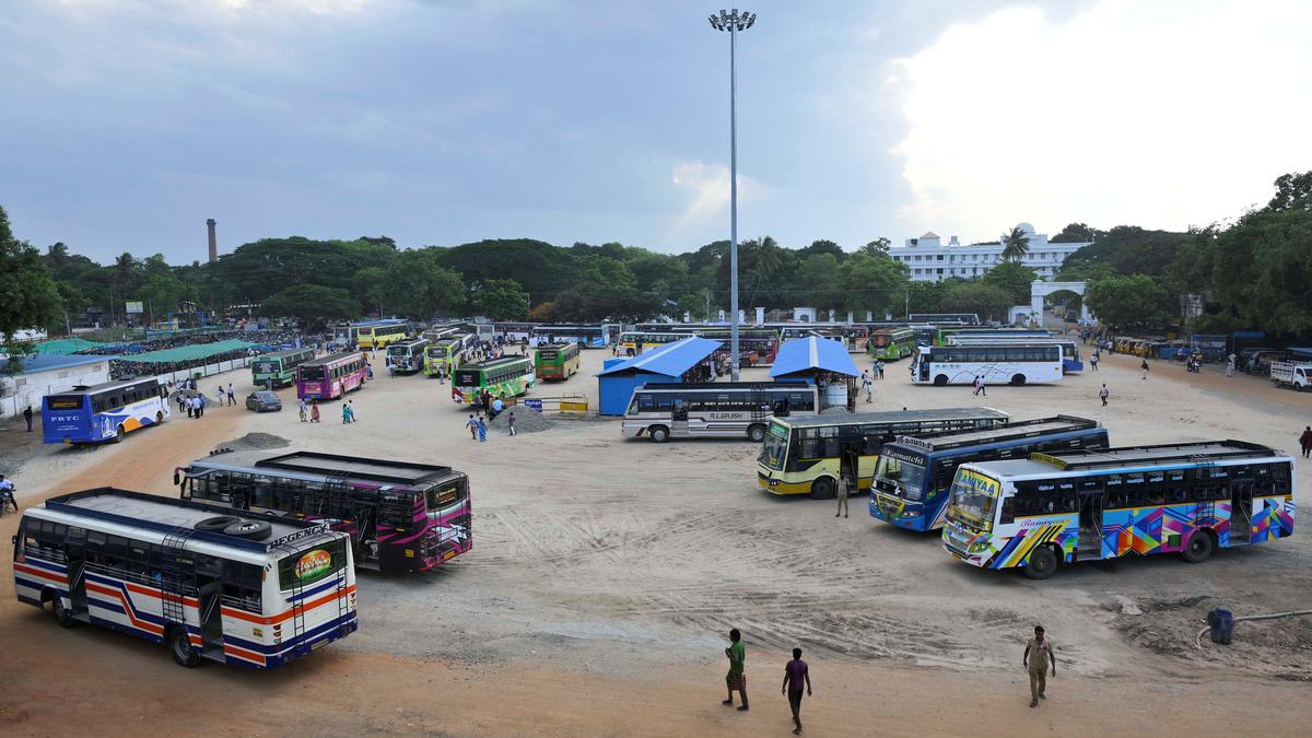 Commuters want basic amenities at temporary bus stand - The Hindu