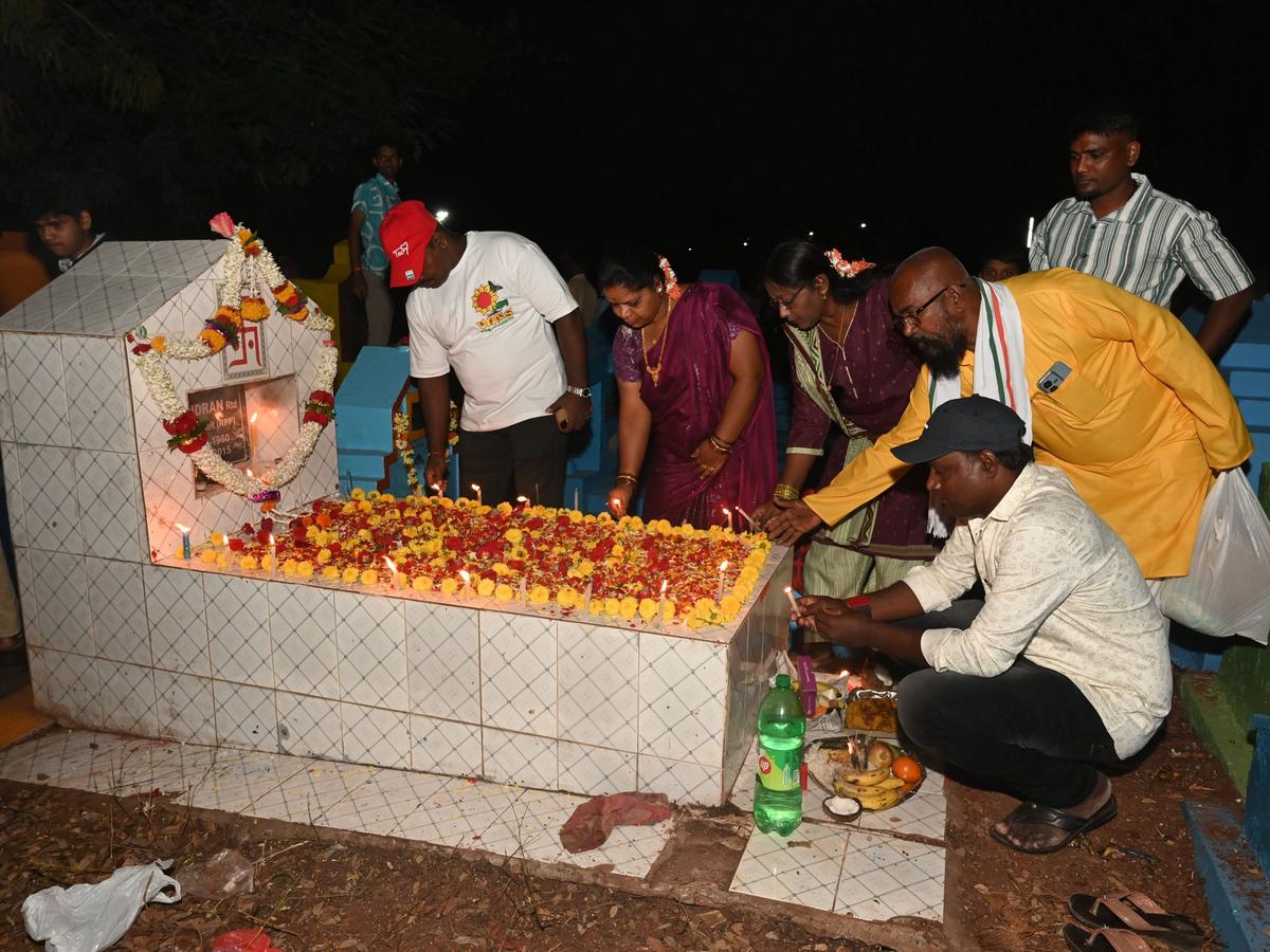 Graveyard fair ‘kallarai thirunal’ celebrated in Hubballi - The Hindu