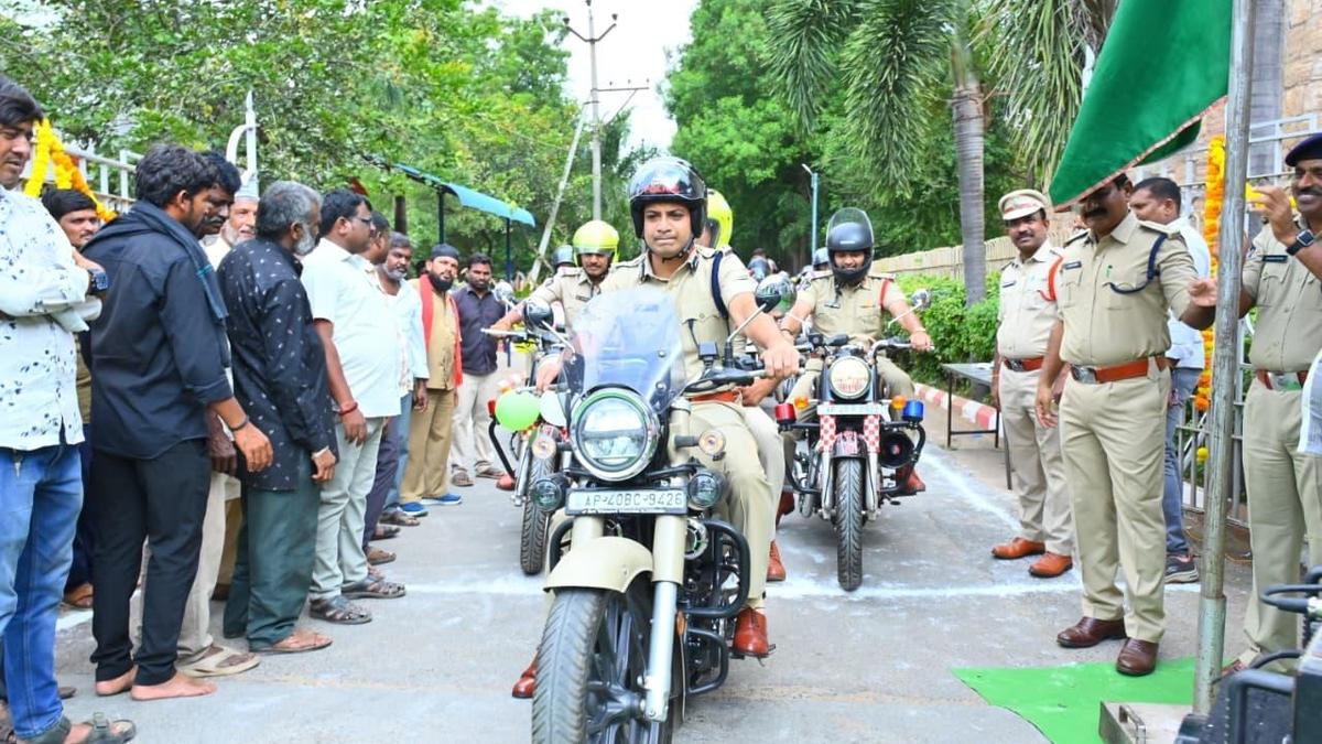 Bike and auto rally held to promote wearing a helmet in Kurnool - The Hindu