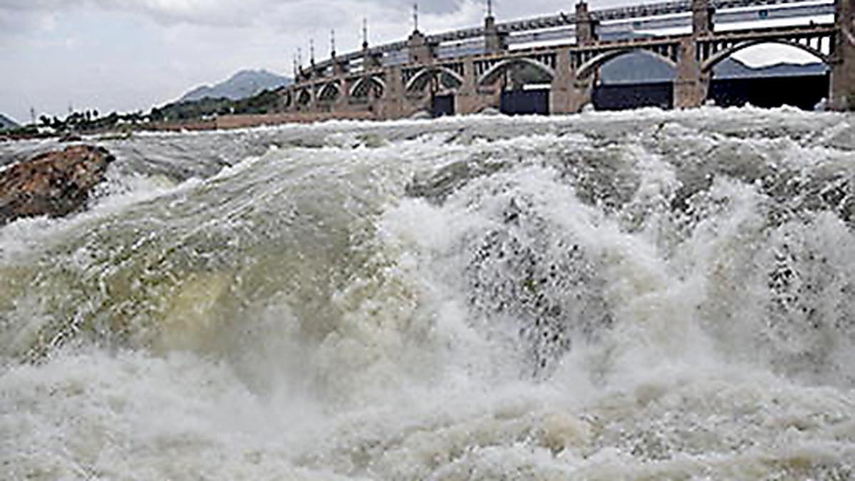 Storage in Mettur dam stands at its full level of 120 ft. - The Hindu