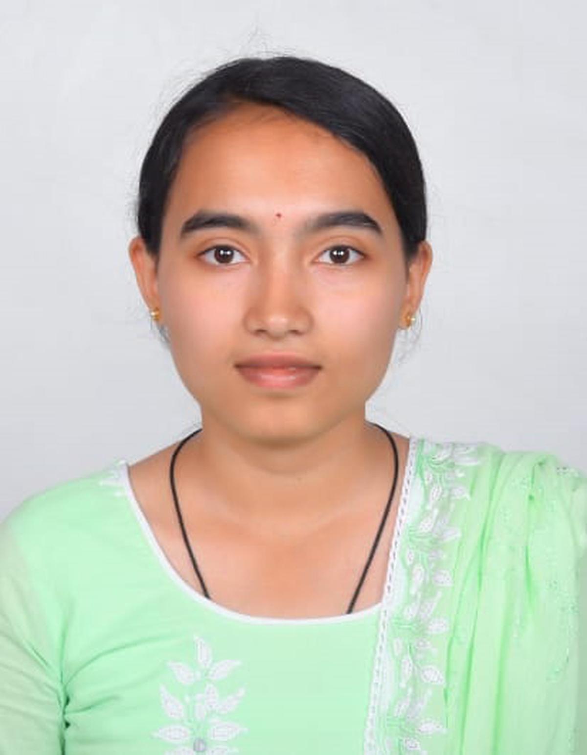 Chikkamagaluru girl emerges topper with 10 gold medals for UAS-B convocation - The Hindu