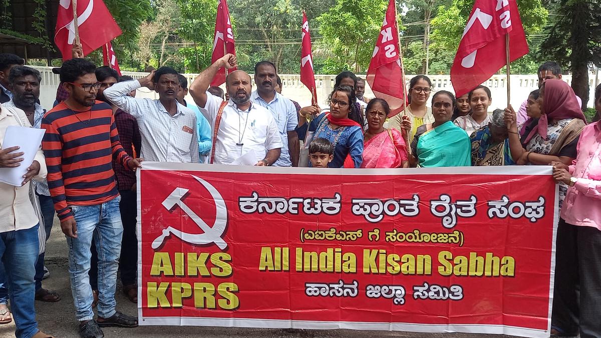 Villagers stage protest against KIADB in Hassan over land at ...