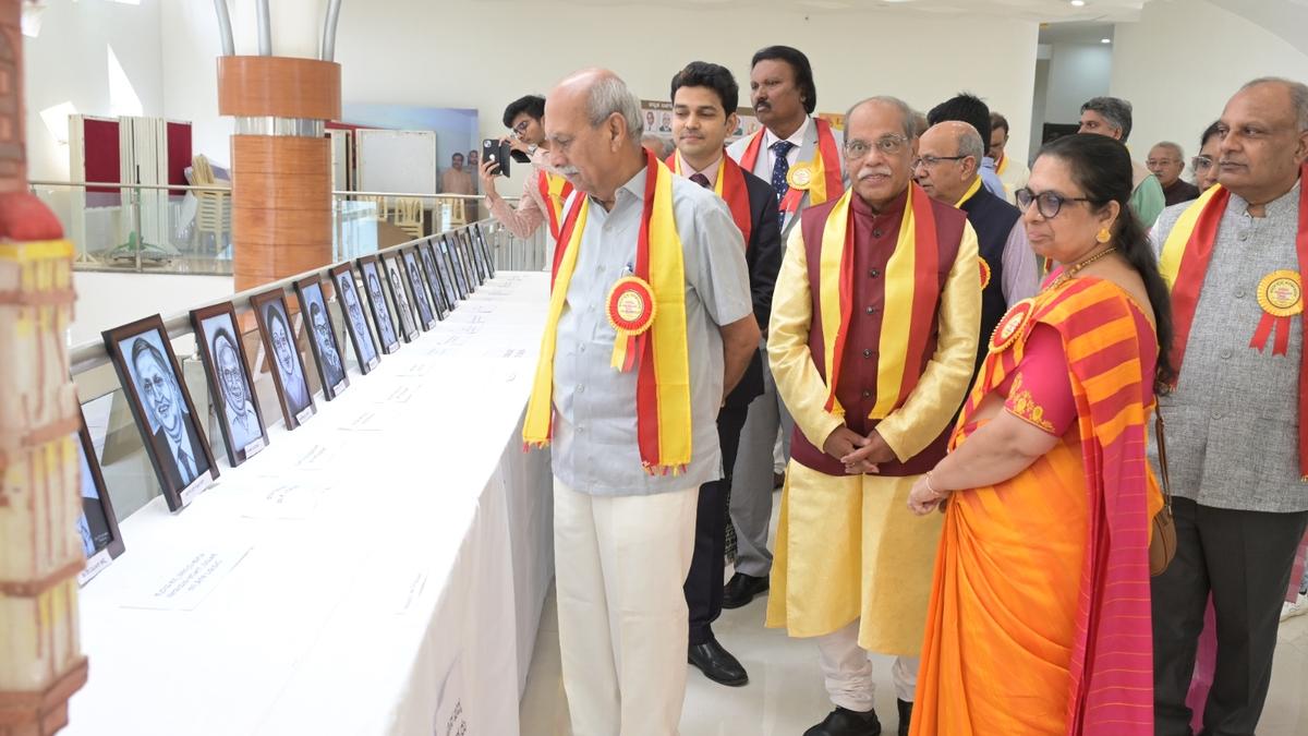 Doctors should fight diseases of society through literature: Jayant ...