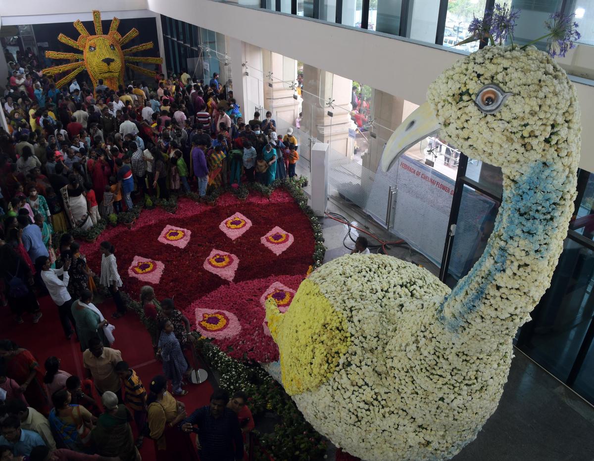 CM visits flower show at Kalaivanar Arangam - The Hindu