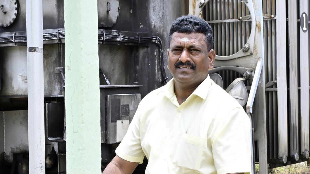 Madras Day: A life in the day of a lineman in Chennai - The Hindu