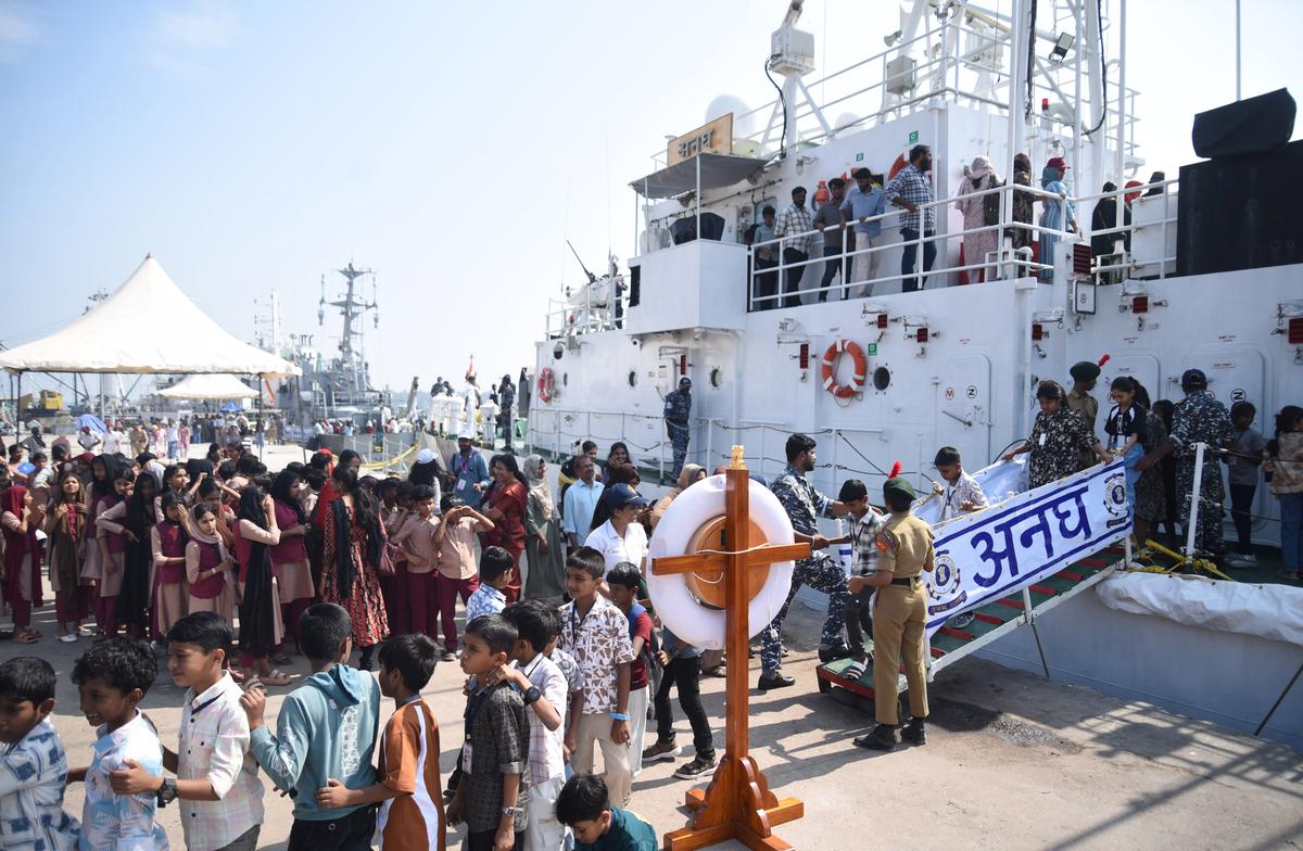 Beypore International Water Festival sees massive turnout - The Hindu