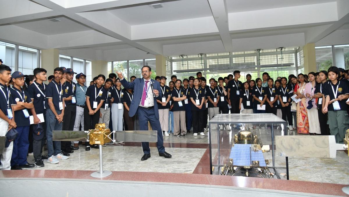 800 students from northeast visit ISRO facilities in Bengaluru - The Hindu