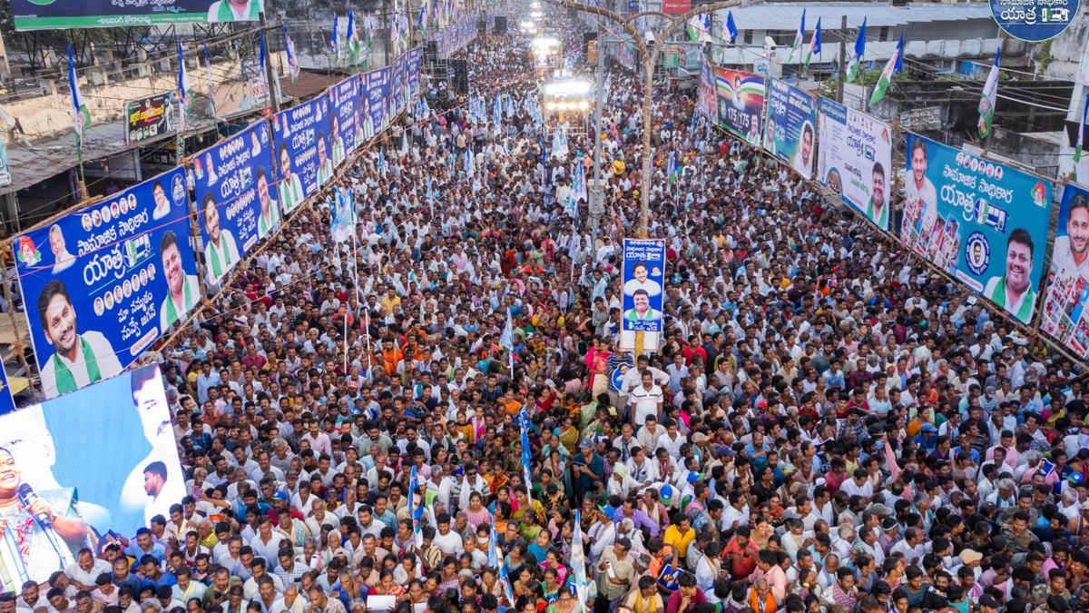 Ministers shower praise on CM Jagan at YSRCP’s Samajika Sadhikara Yatra - The Hindu