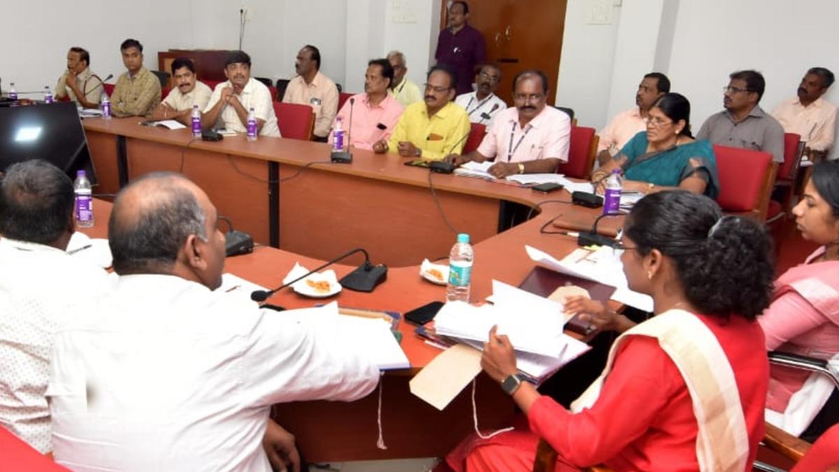 Krishnagiri Collector chairs meeting on Jallikattu - The Hindu