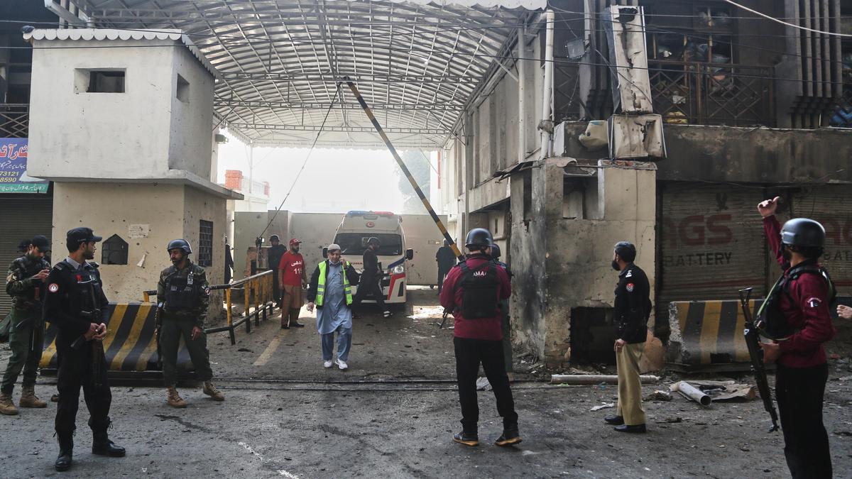 Pakistan paramilitary force headquarters in Peshawar attacked by gunmen ...