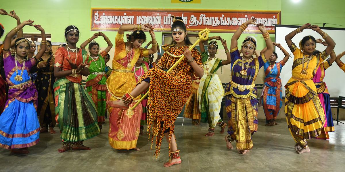 Government school students participate in ‘Kalai Panpattu Thiruvizha ...