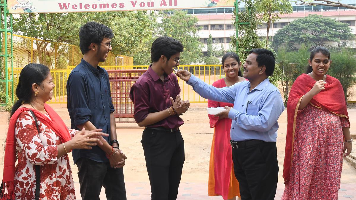 students-from-tamil-nadu-post-a-pass-percentage-of-98-52-in-cbse-class
