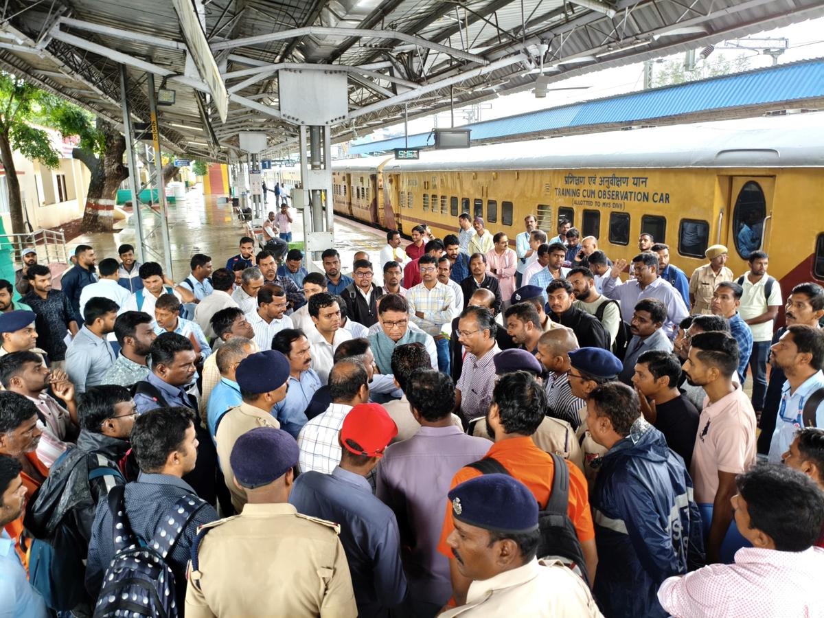 GM of South Western Railway inspects Birur-Talaguppa section in ...