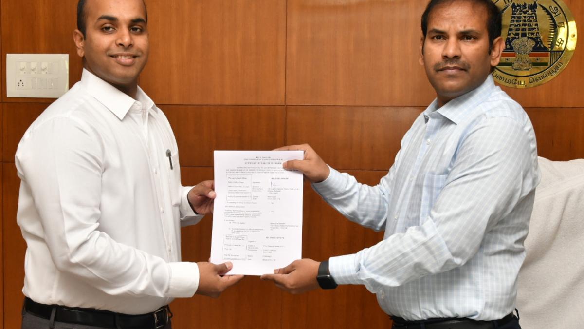 Deepak Jacob takes charge as Krishnagiri Collector - The Hindu