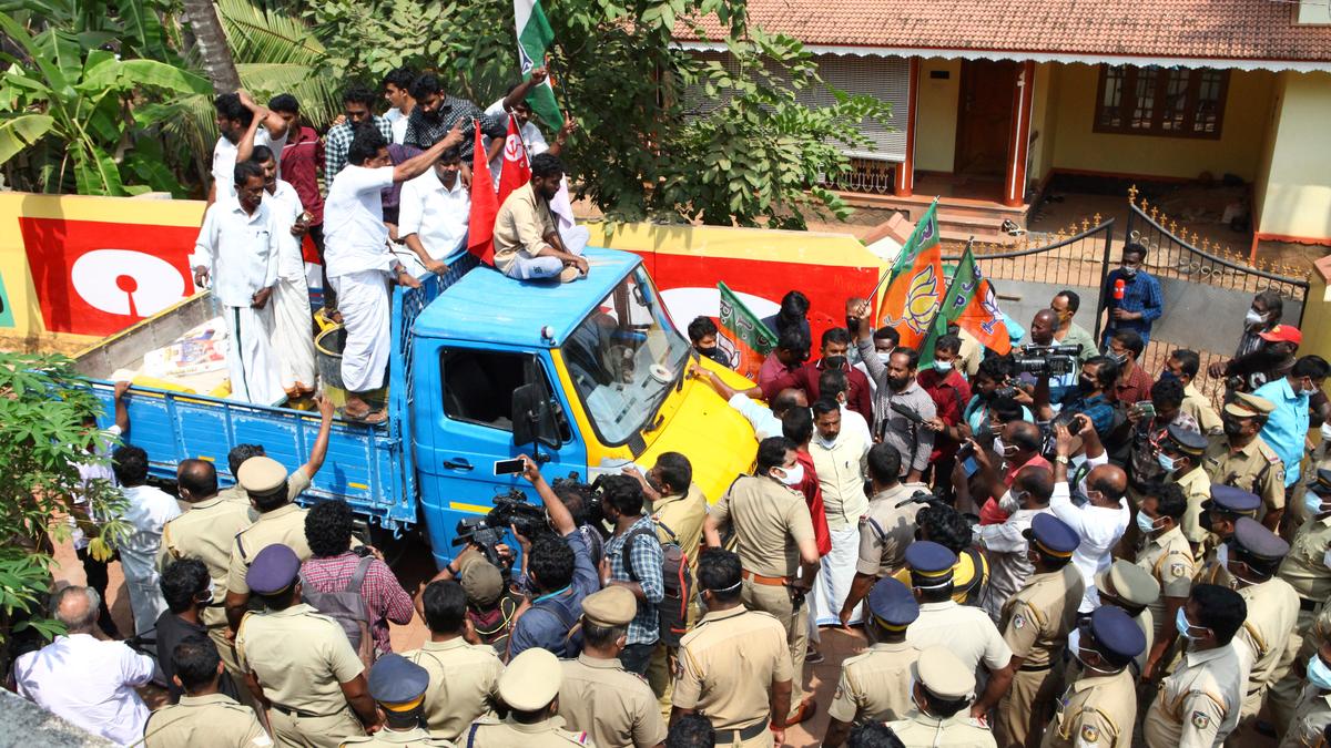 SilverLine protest: Thazhuthala residents threaten suicide - The Hindu