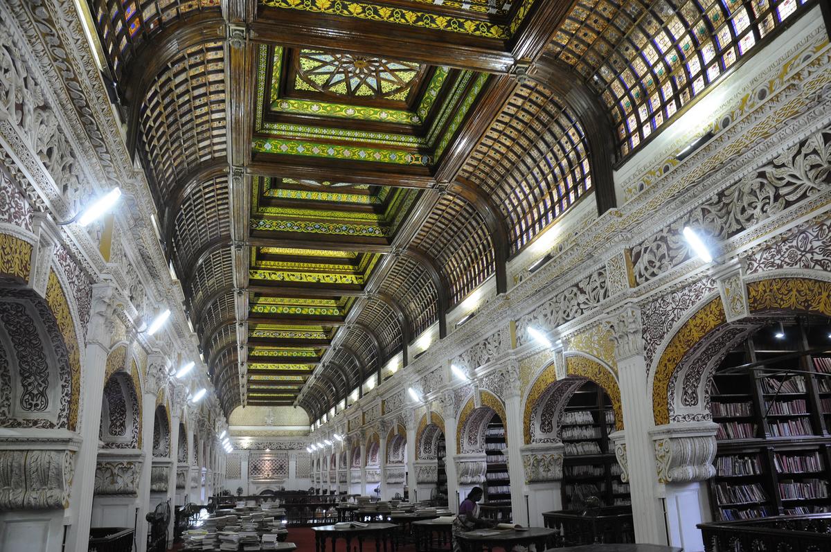 Review of Rosie Llewellyn-Jones’s Empire Building: Visible supremacy ...