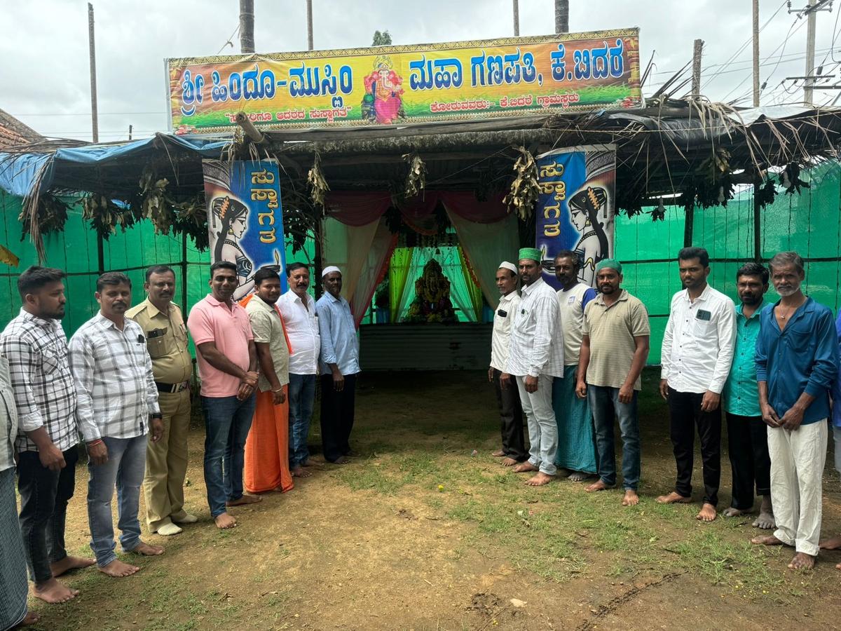 Gesture of harmony: Hindus, Muslims join in celebrations of Ganesha and ...
