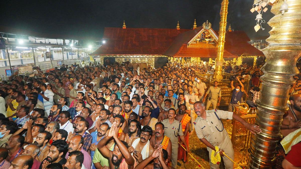 Makaravilakku festival celebrated at Sabarimala - The Hindu