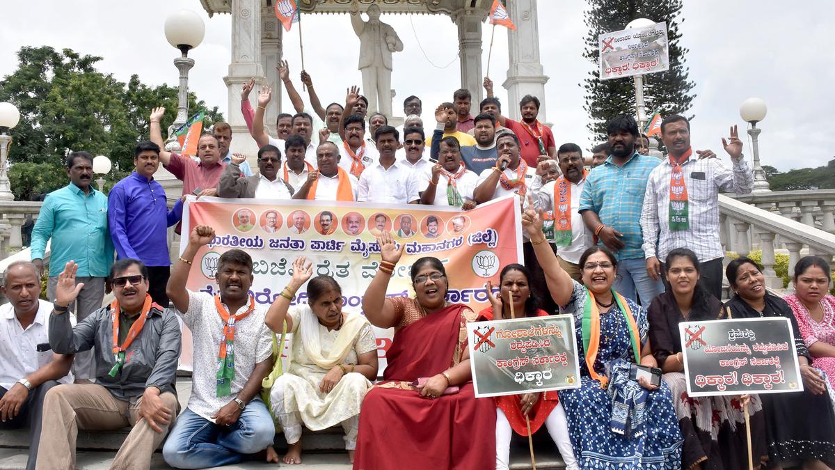 BJP stages protests in Mysuru against Cong. govt. - The Hindu