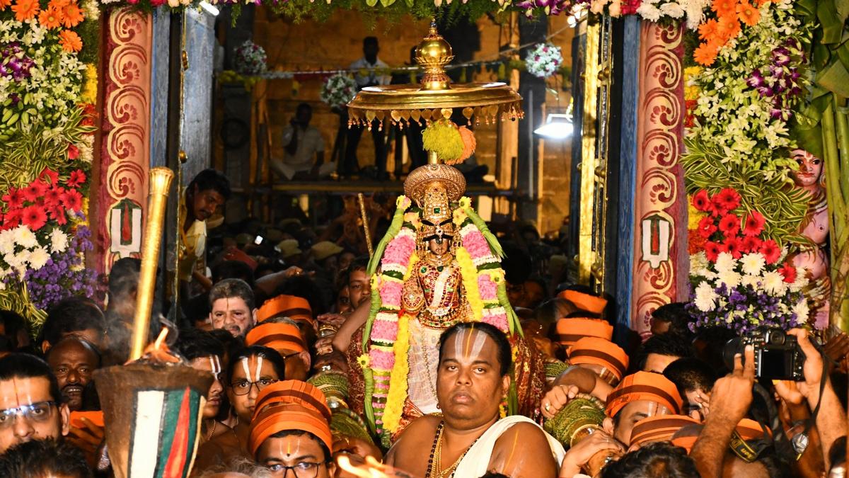 Elaborate arrangements made for Vaikunta Ekadasi at Srirangam - The Hindu