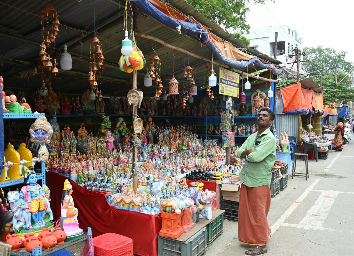 Streets of Vadiveeswaram come alive with colourful golu dolls for ...