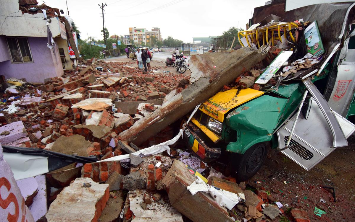 Four dead in Tamil Nadu as cyclone 'Vardah' throws life out of gear ...