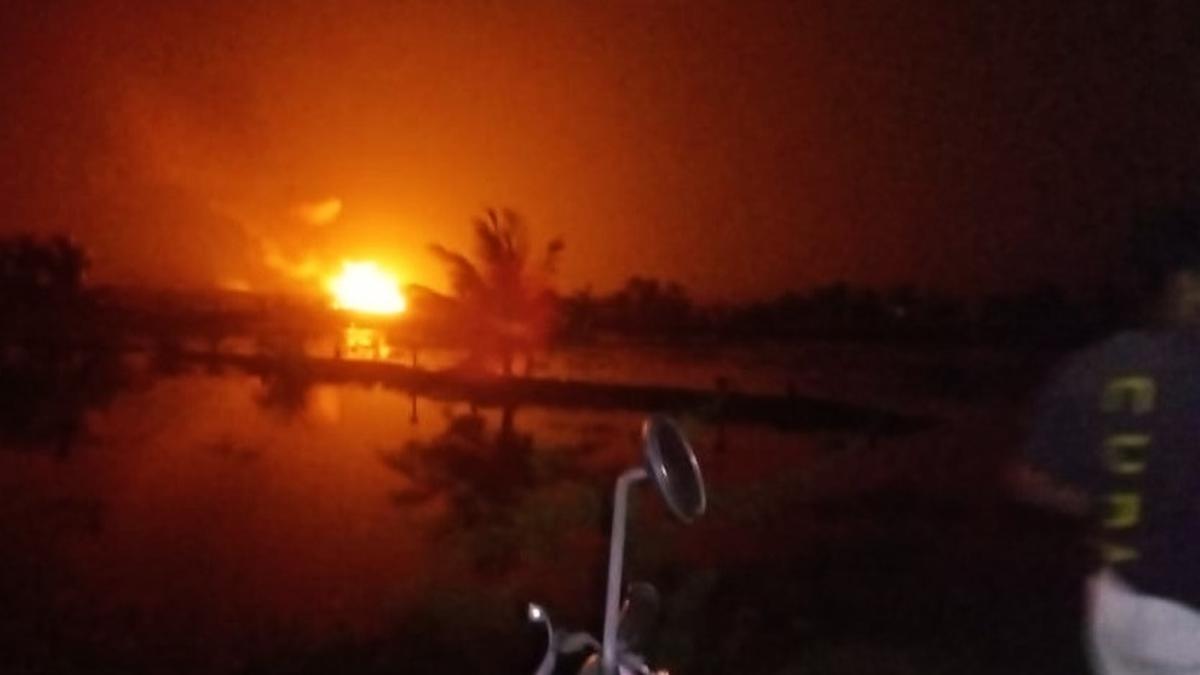 Fire breaks out after natural gas leak from ONGC pipeline linked to rig ...