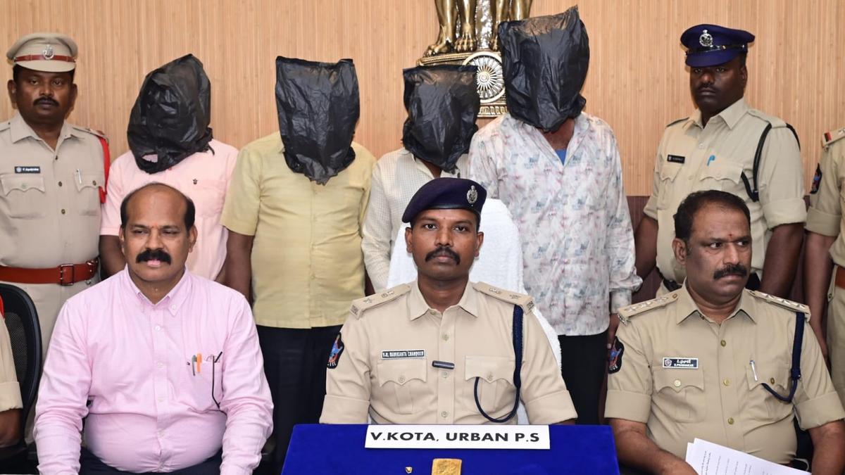 Chittoor police crack ₹3-crore gold robbery case - The Hindu