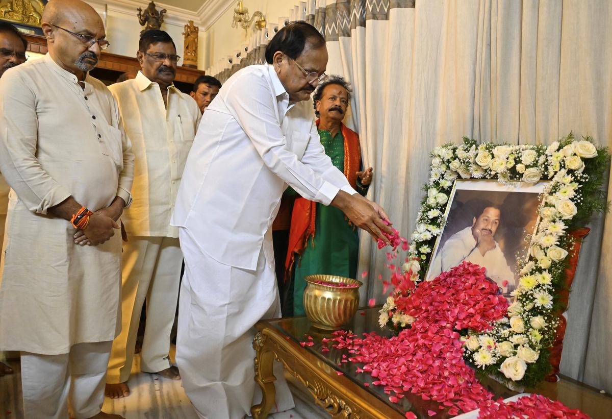 Senior Congress leader Dharmapuri Srinivas passes away - The Hindu