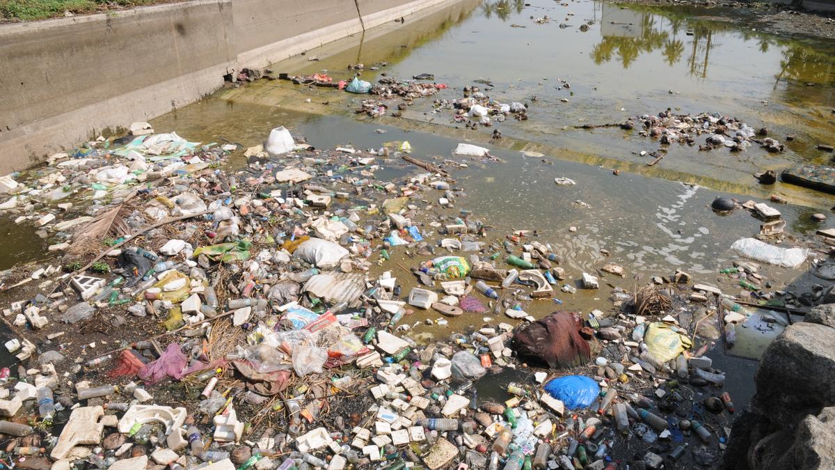 Farmers express concern over dumping of waste in Kalingarayan Canal in ...