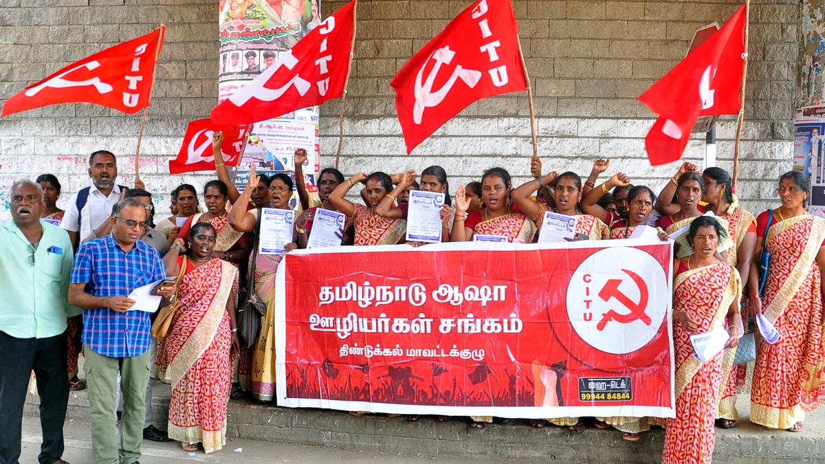 ASHA workers stage protest - The Hindu