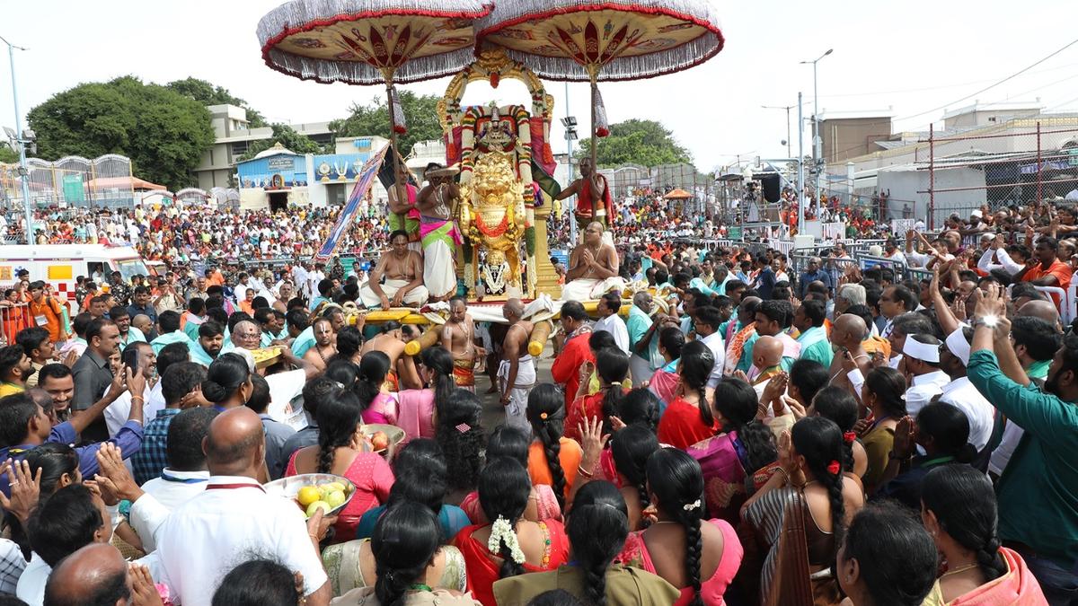 Devotees throng Tirumala to witness Simha Vahanam procession - The Hindu