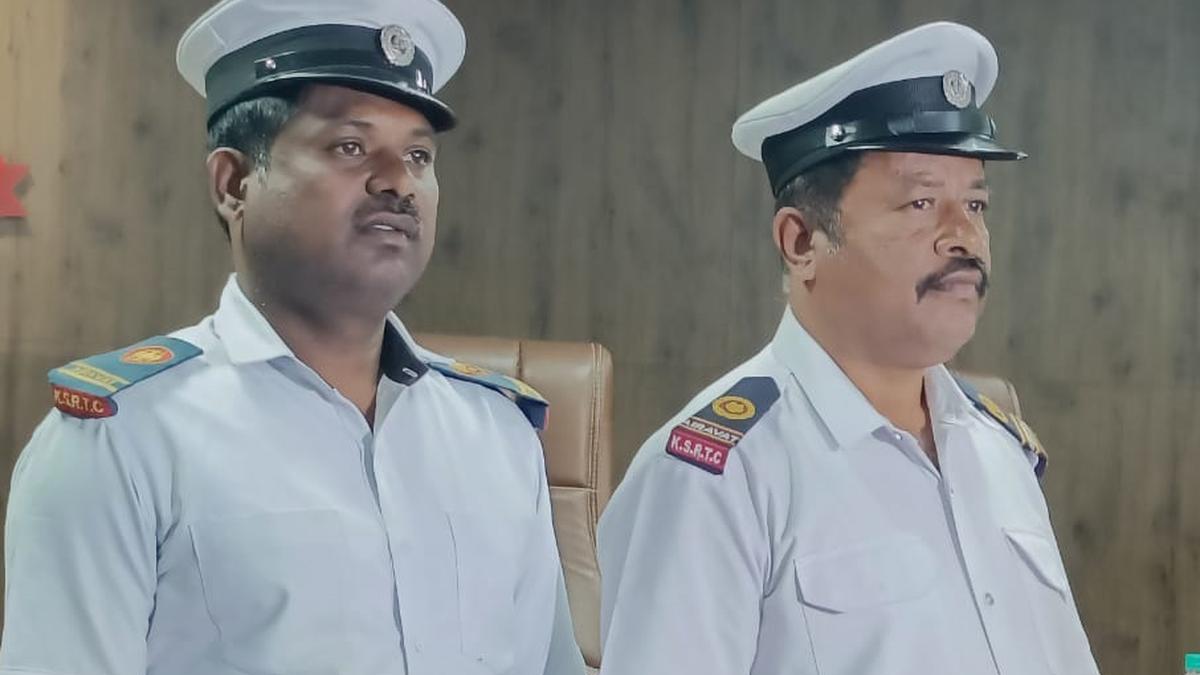 KSRTC driver and conductor felicitated for catching thief after hot ...