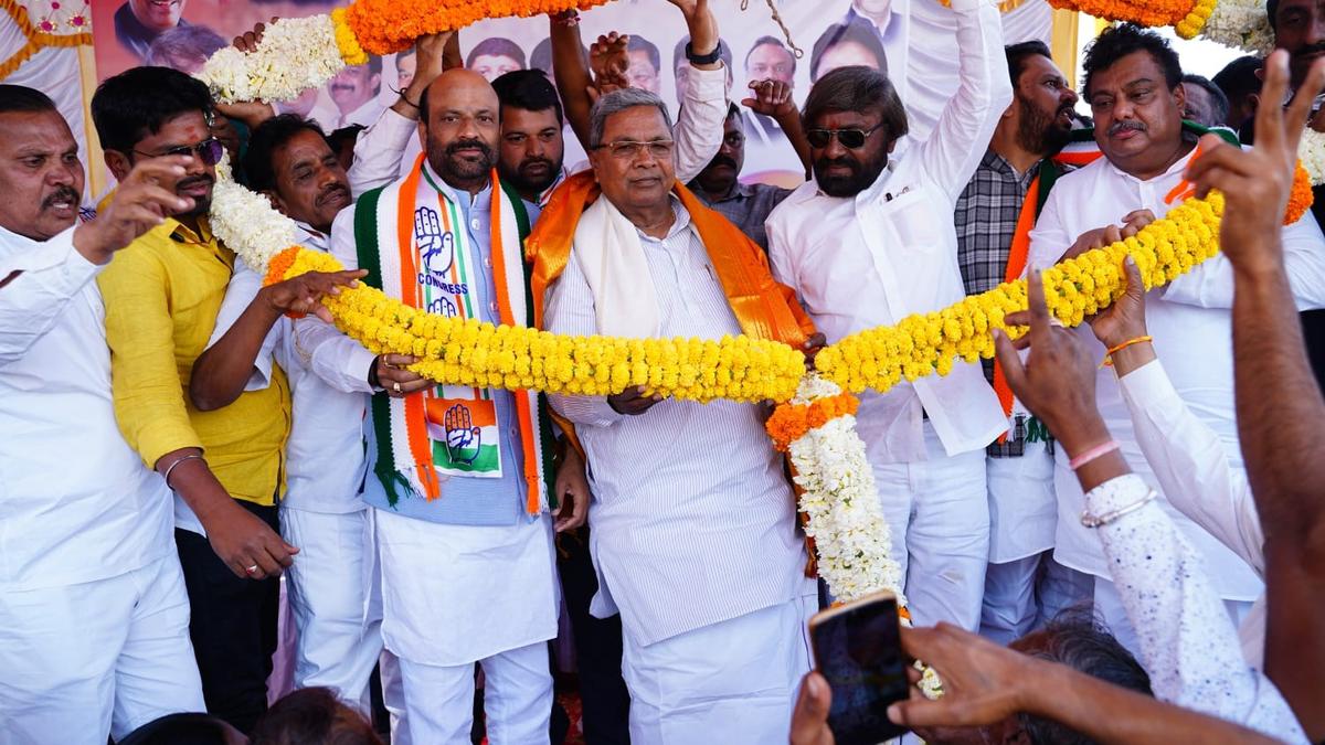 Siddaramaiah, Shivakumar begin Praja Dhwani yatra covering northern and ...