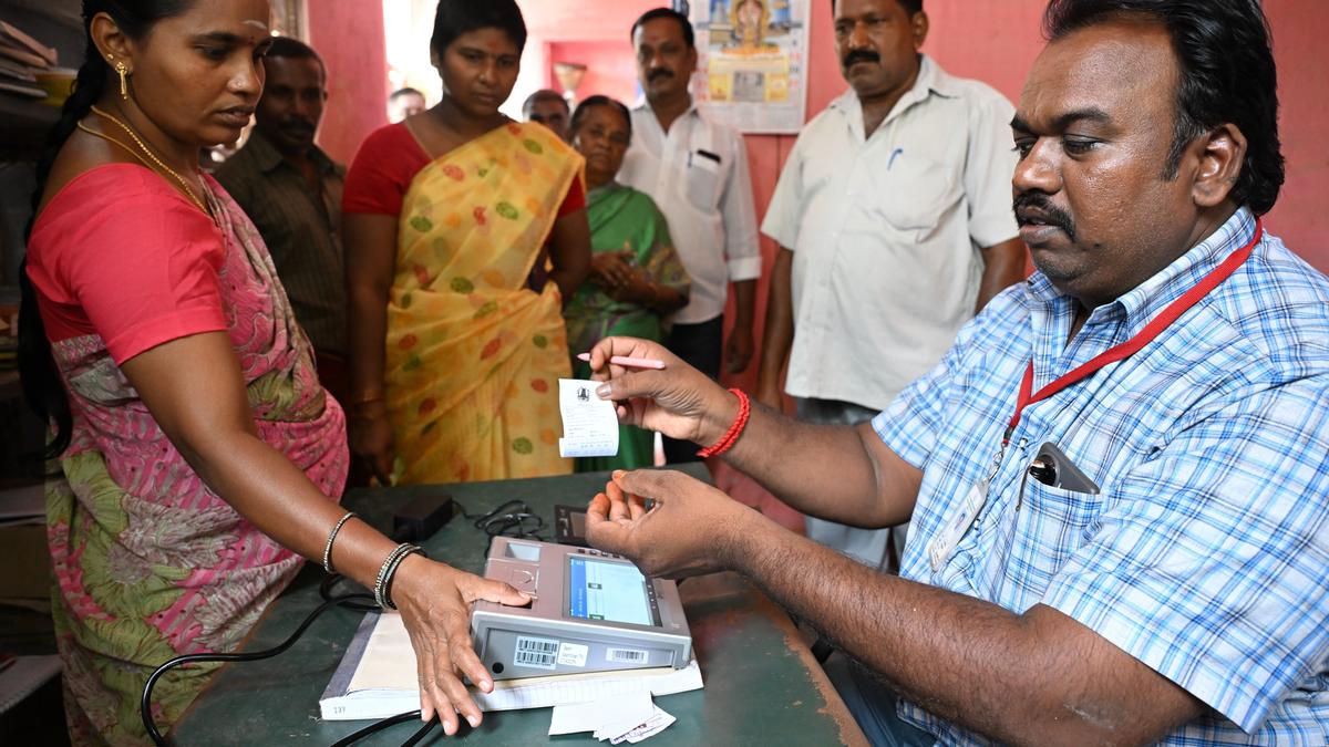 Fair price shops in Salem get new biometric PoS devices - The Hindu