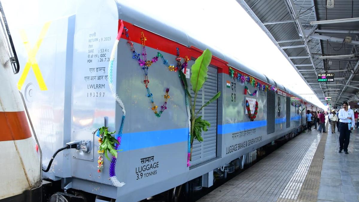 Tiruchi-Howrah express begins to run with new LHB coaches - The Hindu