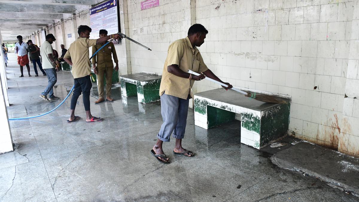 Mass cleaning drive held at Gandhipuram bus stand in Coimbatore - The Hindu
