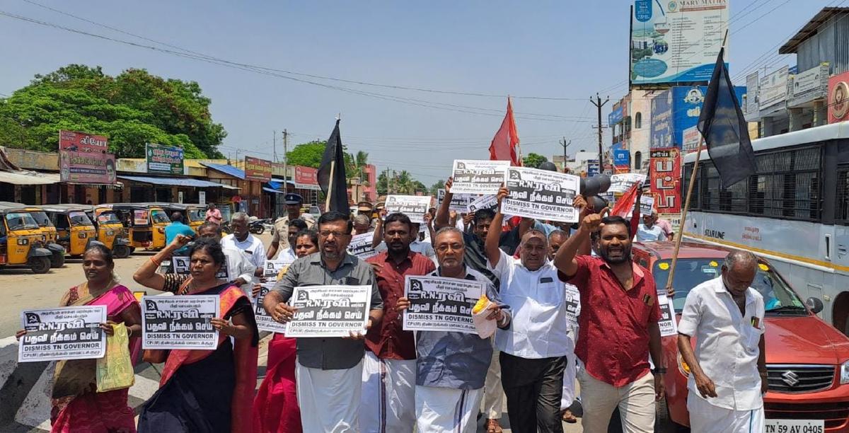 Tamil Nadu Governor arrives in Kodaikanal; CPI (M) stage demonstration ...