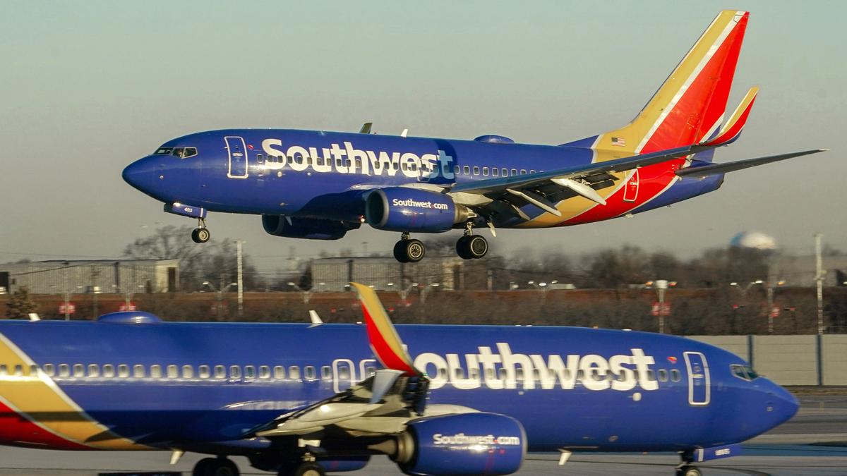 An engine cover on a Southwest Airlines plane rips off, forcing the ...