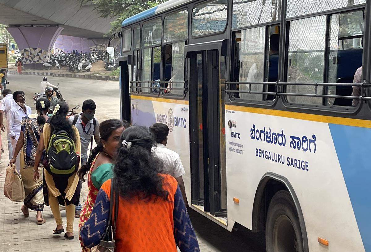 BMTC hopes more than 10 lakh will download ‘Nimmbus’ app - The Hindu