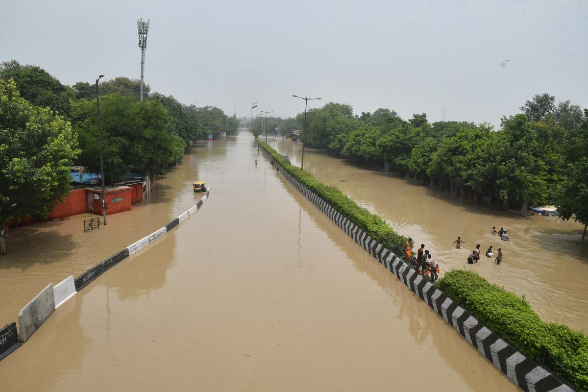 Delhi floods | When the Yamuna rose - The Hindu