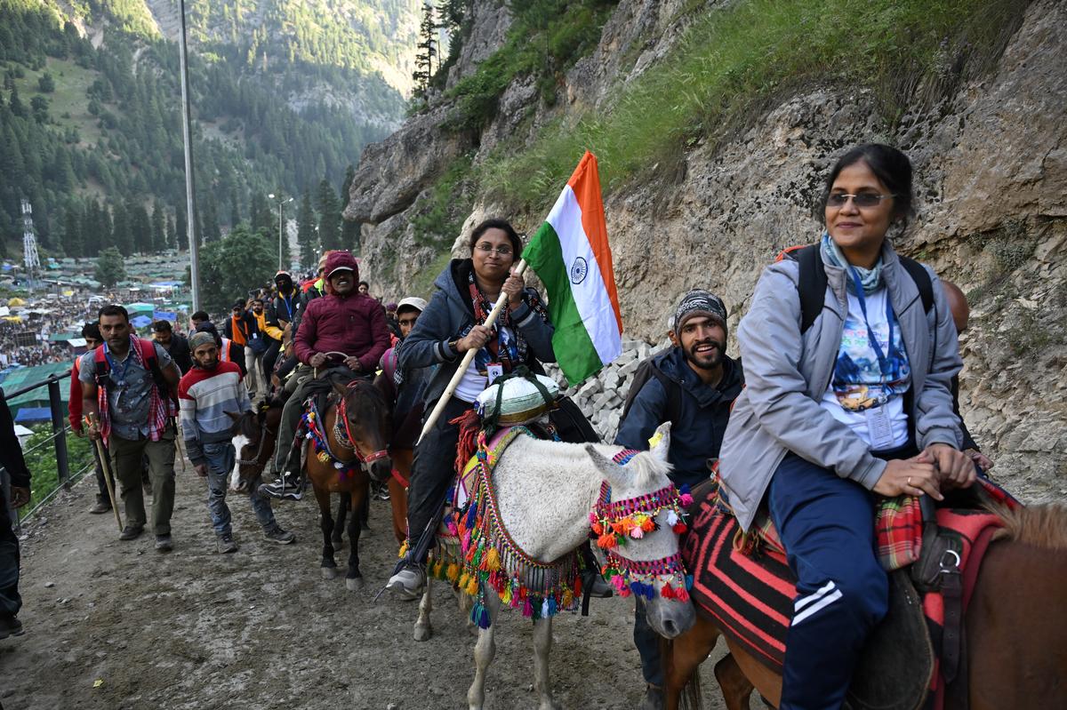 Hundreds of pilgrims begin Amarnath trek - The Hindu
