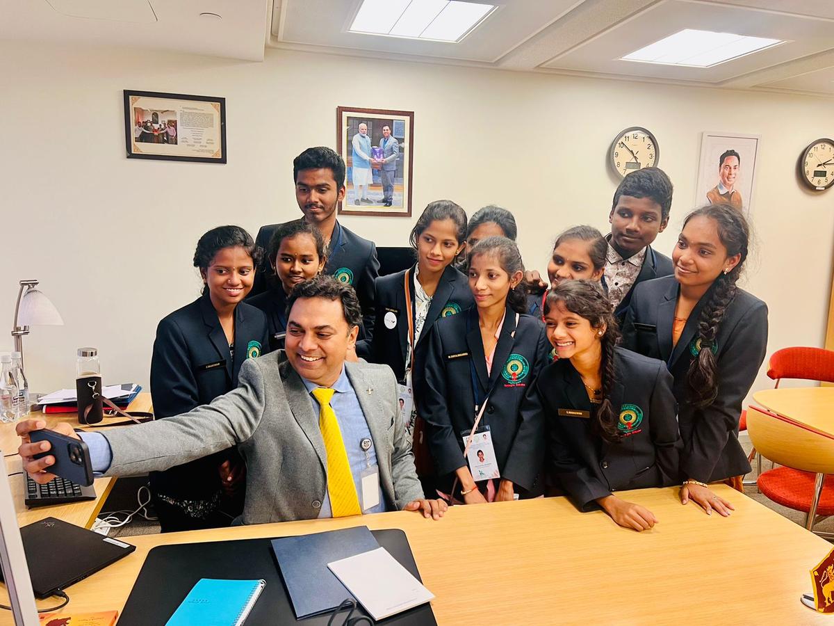 Students’ delegation from Andhra Pradesh interacts with IMF officials ...