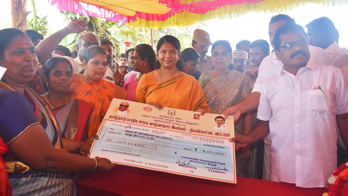 Parliament committee visits Nilakottai, distributes welfare aid - The Hindu