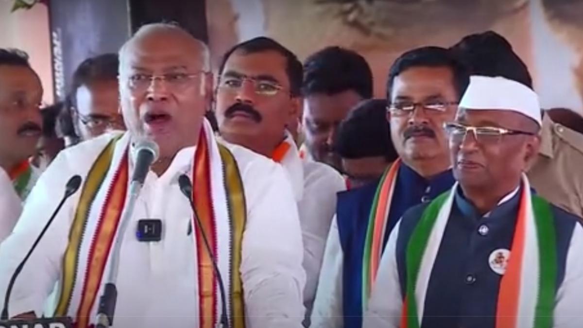 Mallikarjun Kharge accuses Modi-led govt. of targeting Rahul Gandhi - The Hindu